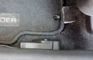 Mitsubishi Outlander: Release Fuel Door - HiRide
